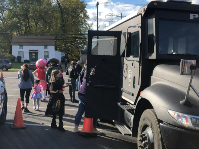 Dunkirk Police Participate in Trunk-or-Treat Event | Chautauqua Today