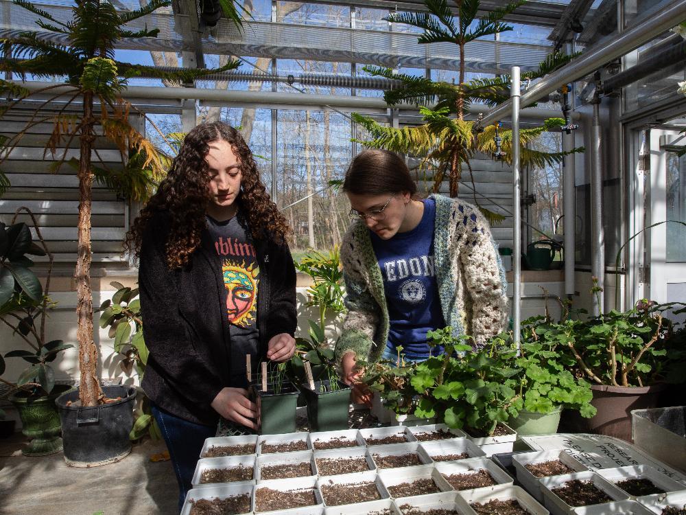 Two SUNY Fredonia Students Awarded Prestigious Research Grants | Chautauqua Today